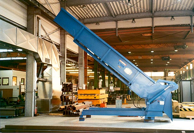 Tilting device for a recycling company | HYWEMA®